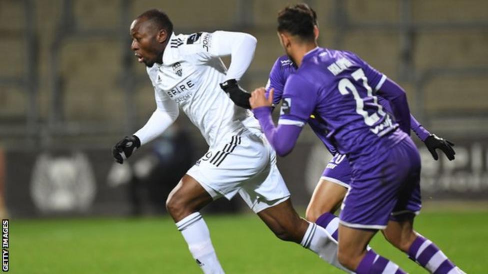 Edo Kayembe: Watford sign DR Congo midfielder - BBC Sport