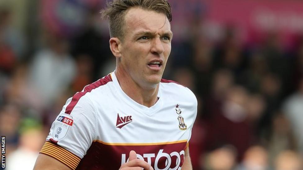 Tony McMahon: Bradford City release experienced full-back - BBC Sport
