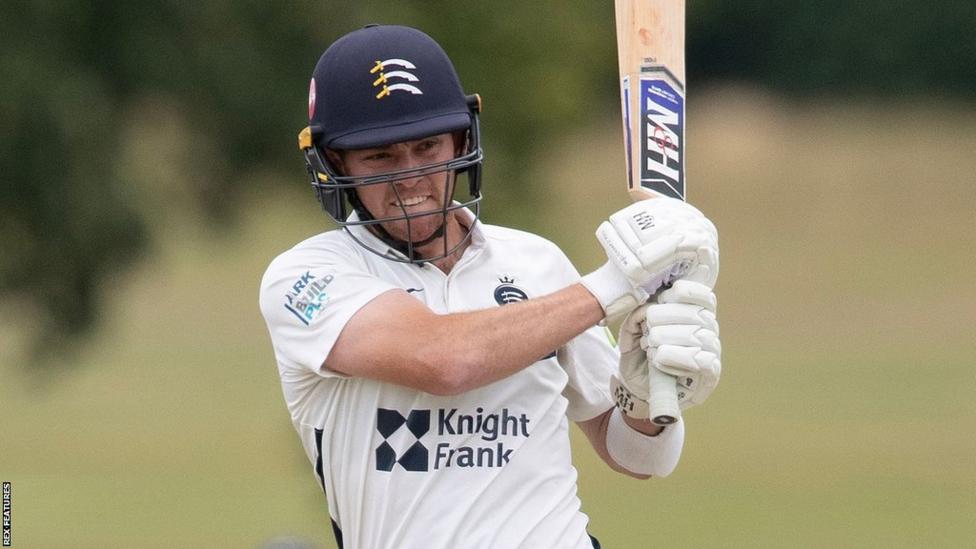 County Championship: Ryan Higgins gives Middlesex slight edge against ...