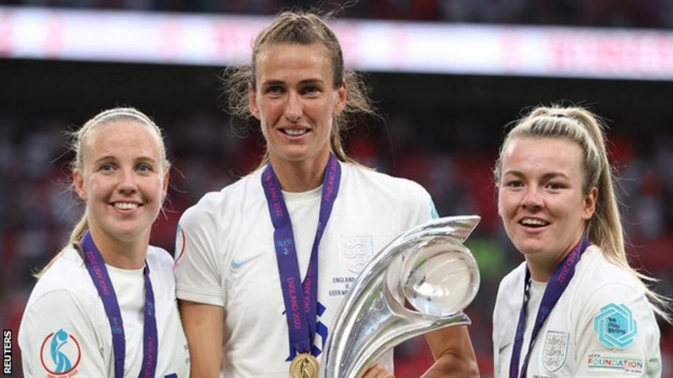 Jill Scott: England and Manchester City midfielder announces retirement ...