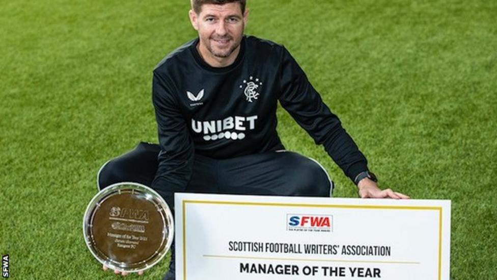 Steven Gerrard: Rangers boss wins Scottish writers' manager award - BBC ...