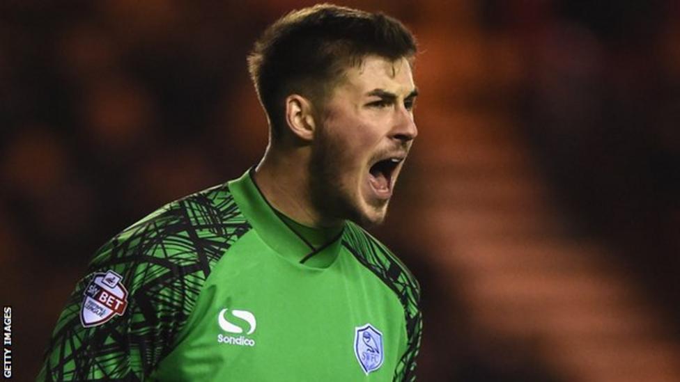 Joe Wildsmith: Sheffield Wednesday goalkeeper signs new contract - BBC ...