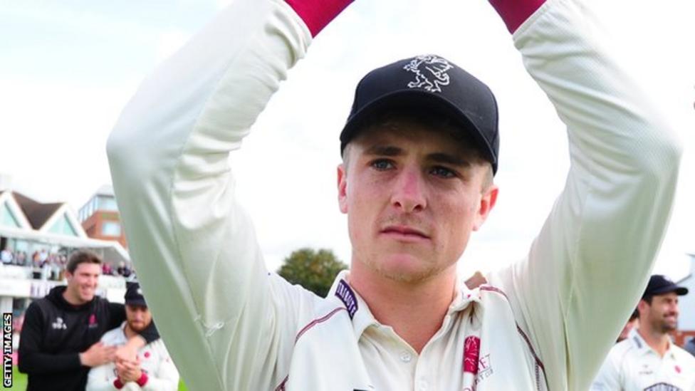 Tom Abell: Somerset captain signs new three-year deal - BBC Sport