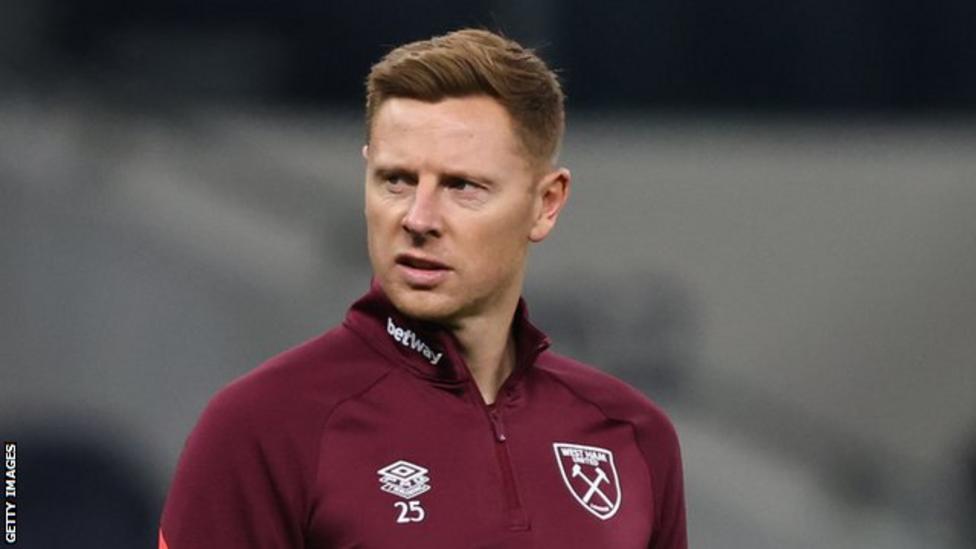 David Martin: Keeper returns to MK Dons as player-coach - BBC Sport