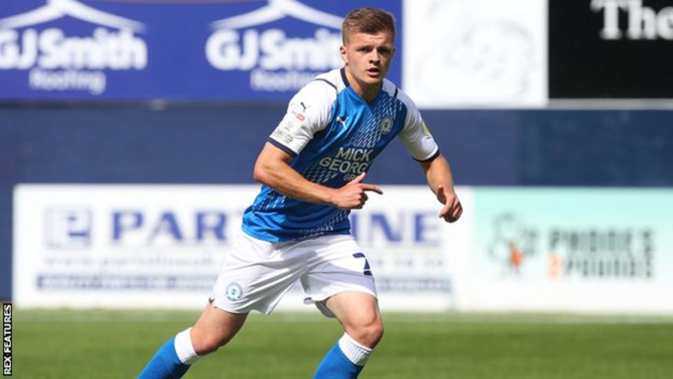 Joe Tomlinson joins Swindon Town on loan from Peterborough - BBC Sport