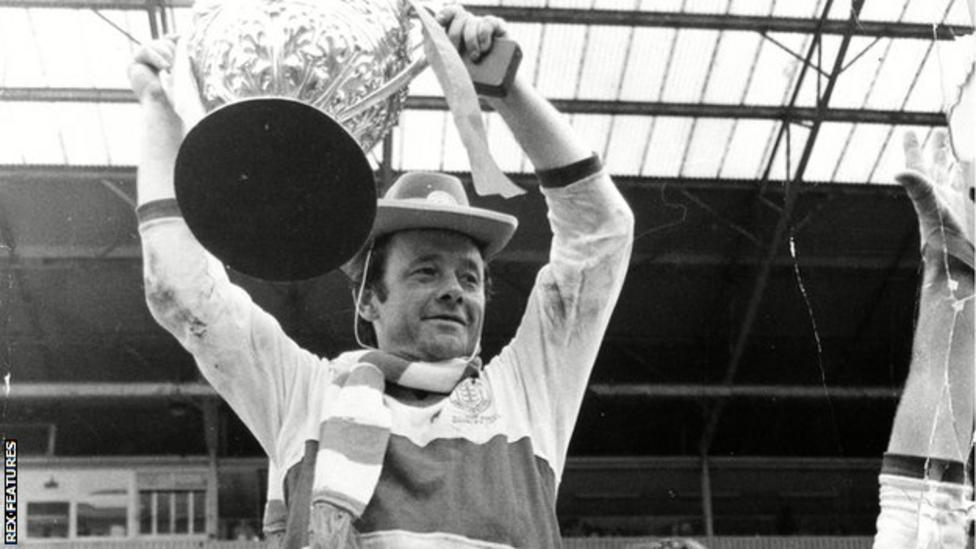 Roger Millward: Hull KR retire club legend's number six shirt - BBC Sport