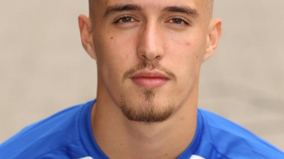 Sam Smith: Reading youngster joins Cambridge United on loan - BBC Sport