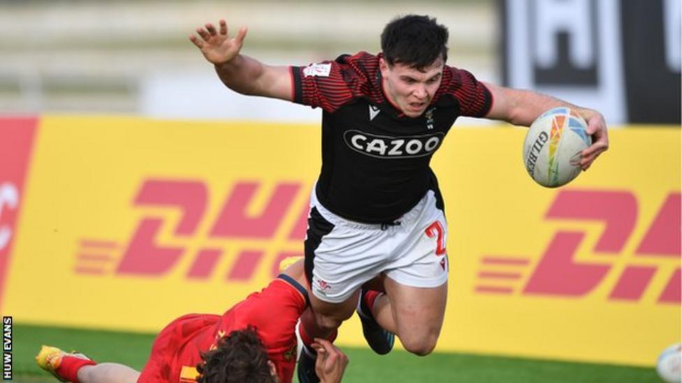 Ospreys rugby: Callum Carson and Matthew Aubrey 'sorry' for homeless ...