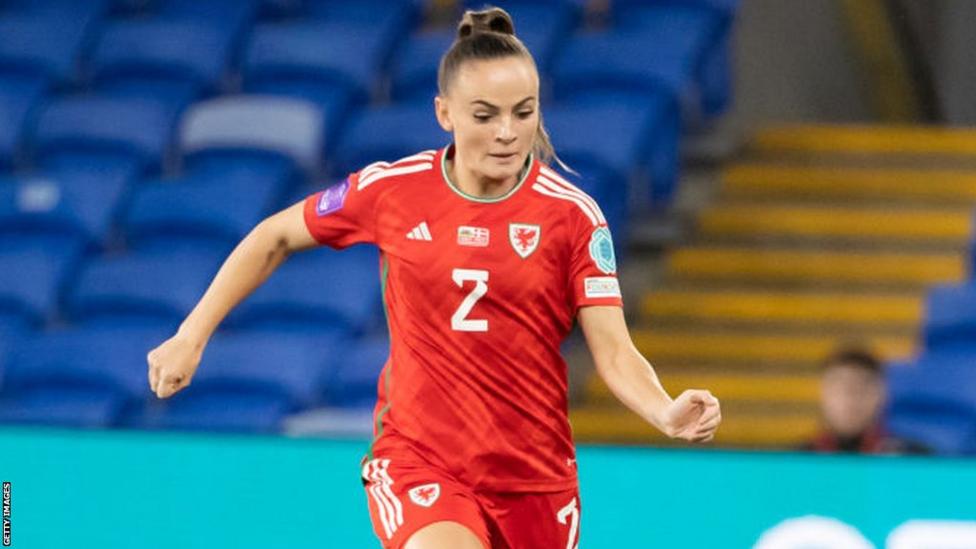 Lily Woodham: Wales full-back leaves Reading to join Seattle Reign ...