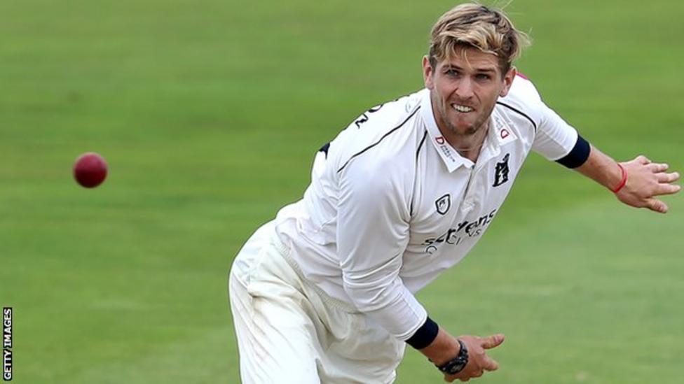 Alex Thomson: Derbyshire sign Warwickshire all-rounder on loan - BBC Sport