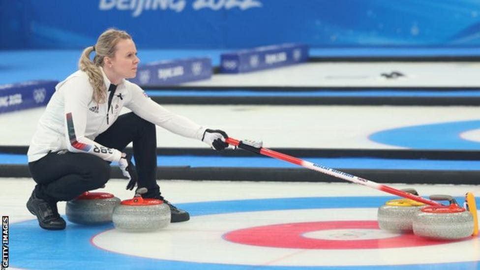 Vicky Wright: Team GB's curling gold medallist announces retirement - BBC Sport