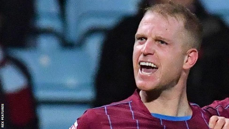 Neal Bishop: Mansfield Town sign experienced former Scunthorpe United ...