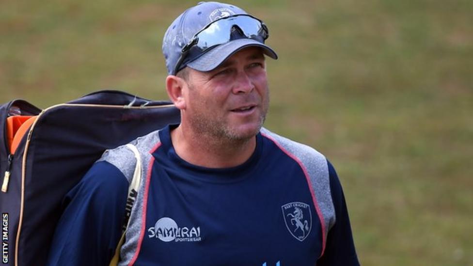 Matt Walker: Kent head coach extends contract until 2022 - BBC Sport