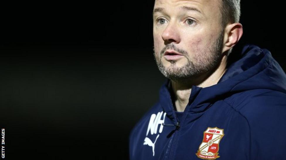 Noel Hunt: Swindon Town assistant boss leave by mutual consent - BBC Sport