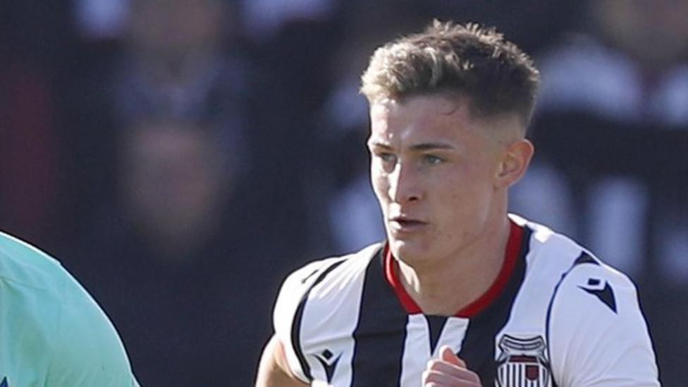 Max Wright: Harrogate Town sign former Grimsby Town winger - BBC Sport