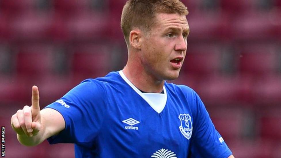 James McCarthy: Everton & Republic midfielder signs new deal - BBC Sport