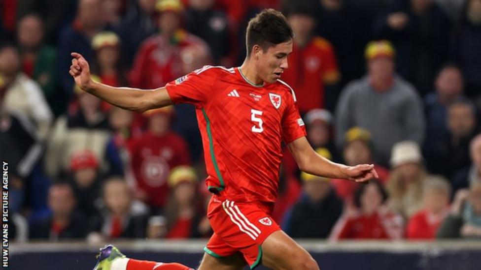 World Cup 2022: Wales' Rubin Colwill and Tyler Roberts face fitness ...