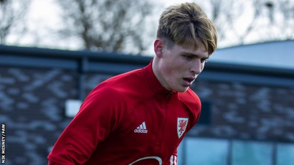 Fin Stevens: Brentford youngster's experiences at both ends of football ...