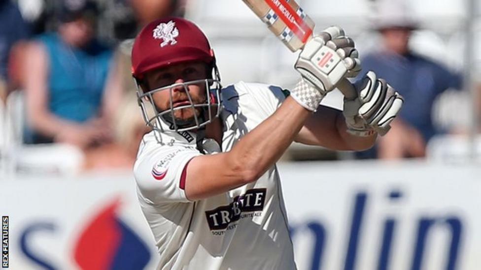 James Hildreth: Somerset veteran extends contract until 2022 - BBC Sport