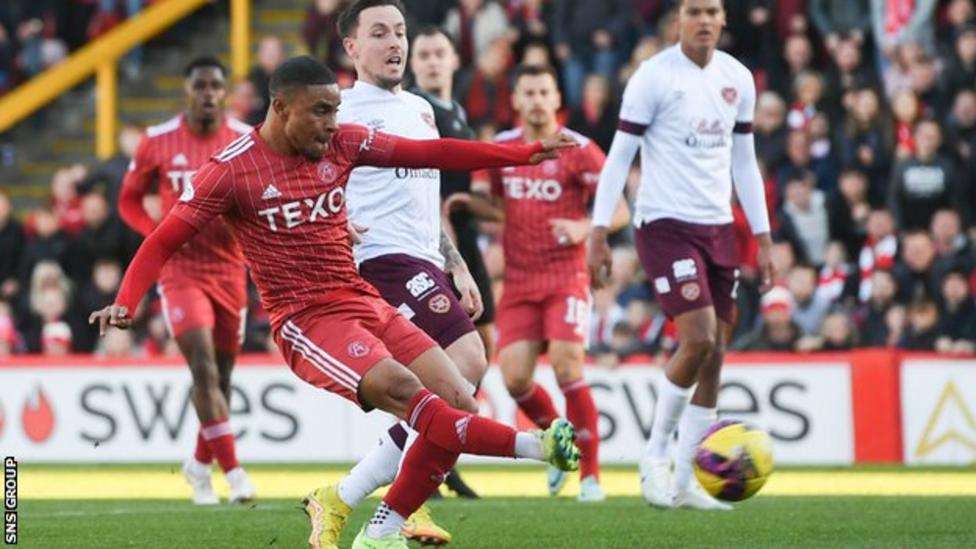 Aberdeen 2-0 Heart of Midlothian: Lopes & Besuijen goals move Dons up ...