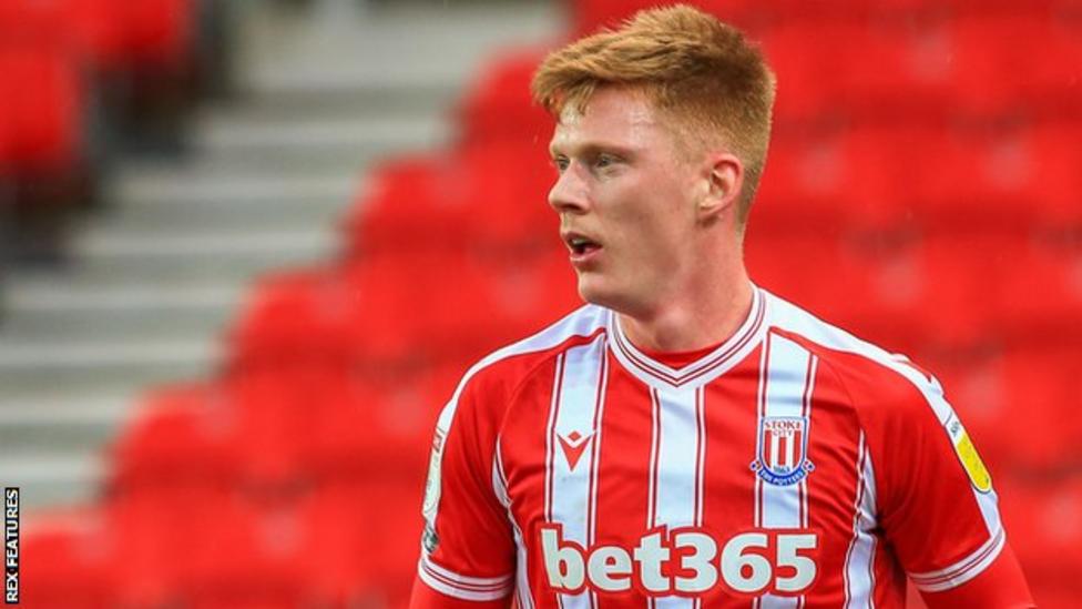 Sam Clucas: Stoke City midfielder extends contract - BBC Sport