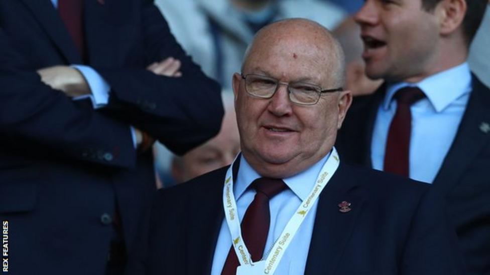 Les Reed: Former FA technical director joins Wrexham board - BBC Sport