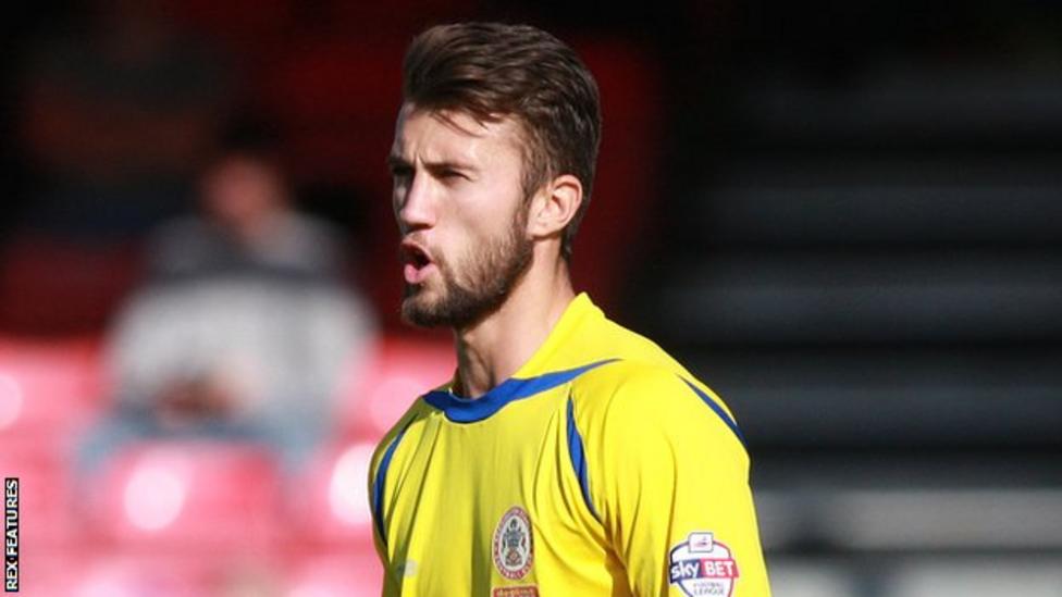 Liam Wakefield: Accrington defender signs new contract - BBC Sport