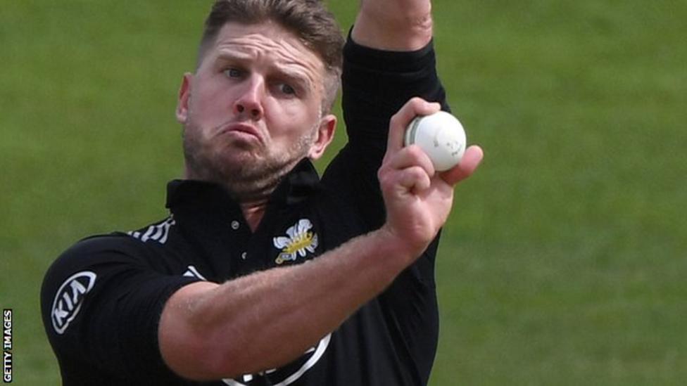 Stuart Meaker: Sussex sign Surrey's former England fast-bowler - BBC Sport