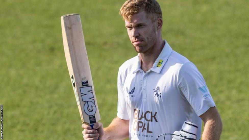 Ben Compton: Kent opener signs new contract until 2024 - BBC Sport