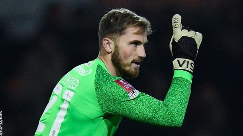Harry Isted: Charlton Athletic sign goalkeeper from Luton Town - BBC Sport