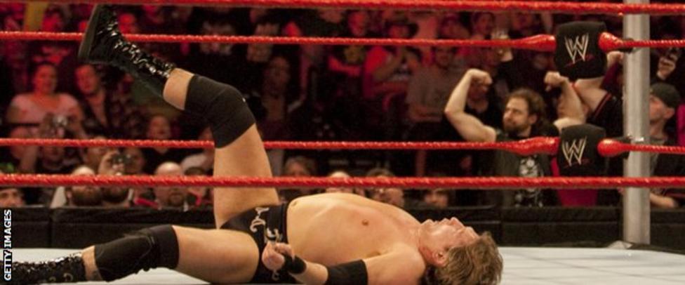 Welsh wrestler 'Mandrews' is hoping to be UK Champion in WWE - BBC Sport