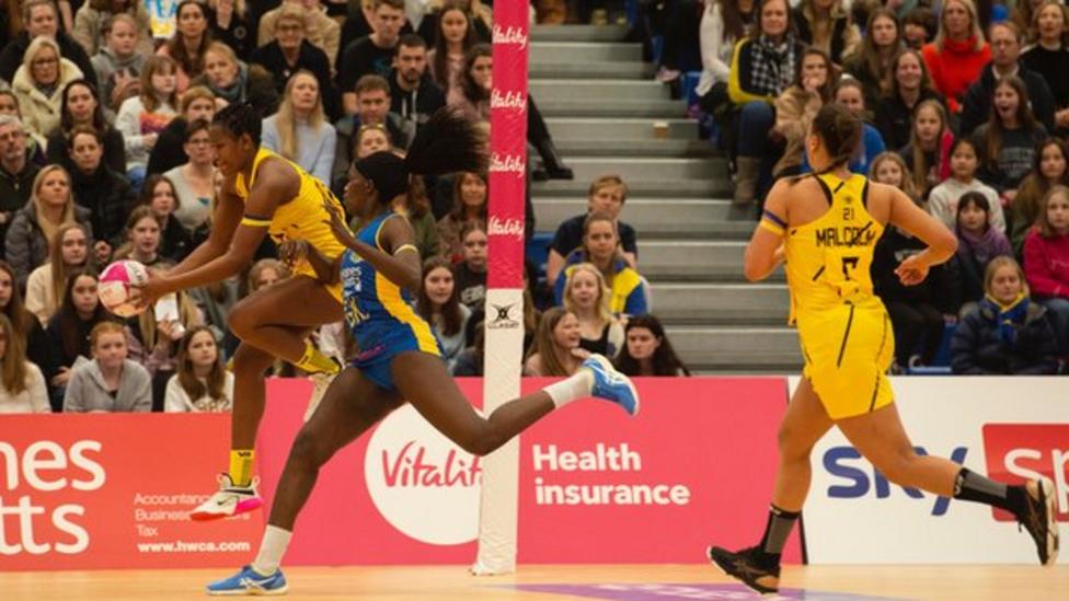 Netball Superleague: Thunder and Lightning still unbeaten - BBC Sport