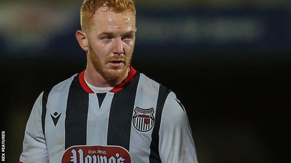 Ryan Taylor: Grimsby Town striker signs new one-year contract - BBC Sport