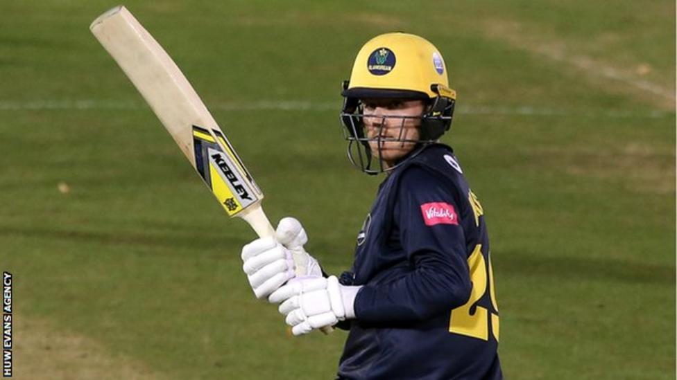 Owen Morgan: Glamorgan release all-rounder - BBC Sport