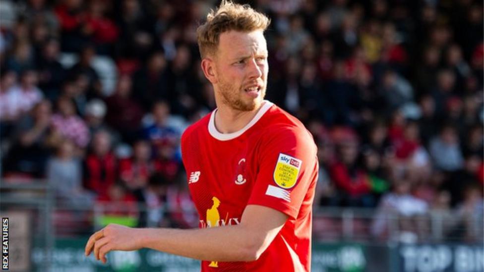 Adam Thompson: Leyton Orient defender signs new two-year contract at ...