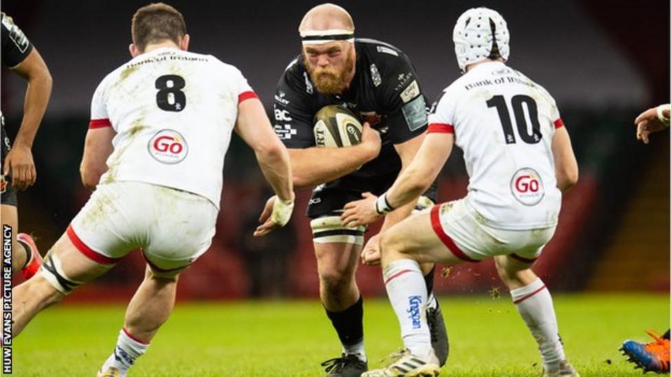 Joe Davies: Lock signs new Dragons contract - BBC Sport