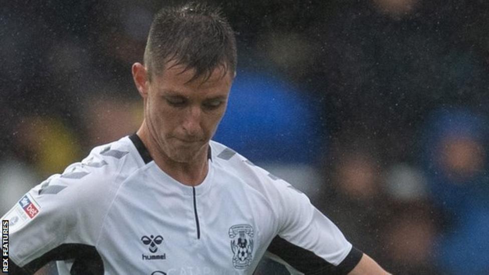 Dominic Hyam: Coventry City defender signs new two-year deal - BBC Sport