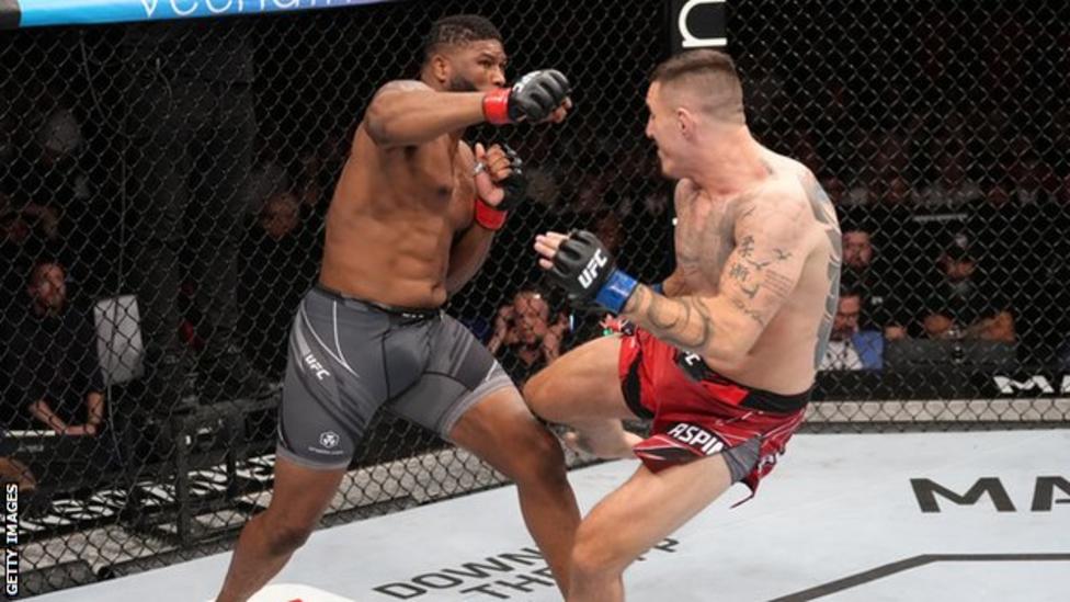 UFC London: Tom Aspinall suffers first round knee injury against Curtis ...