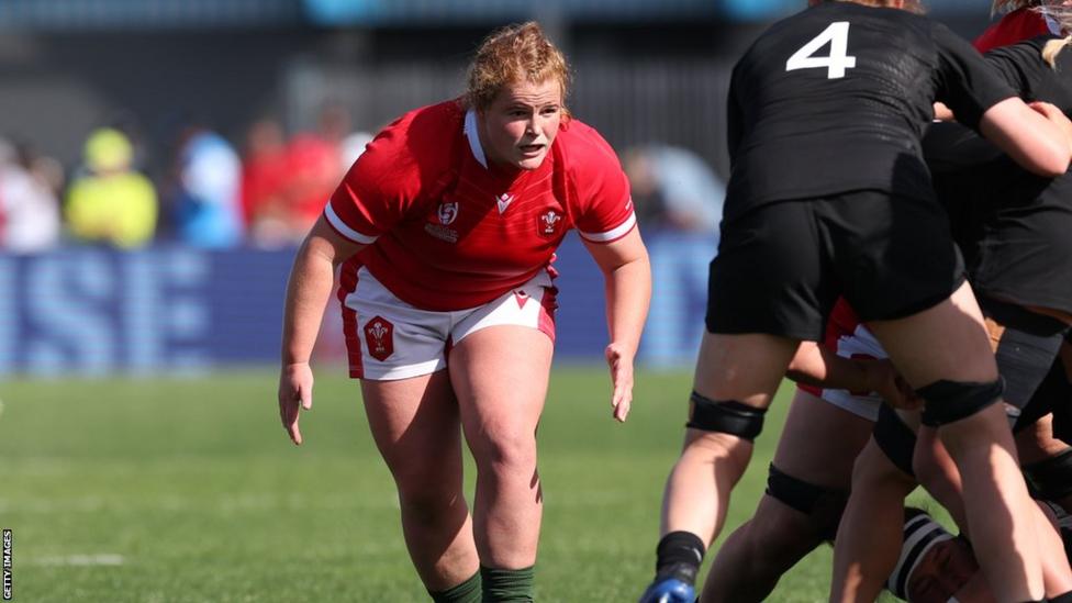 Cara Hope: Wales prop to step away from international rugby - BBC Sport