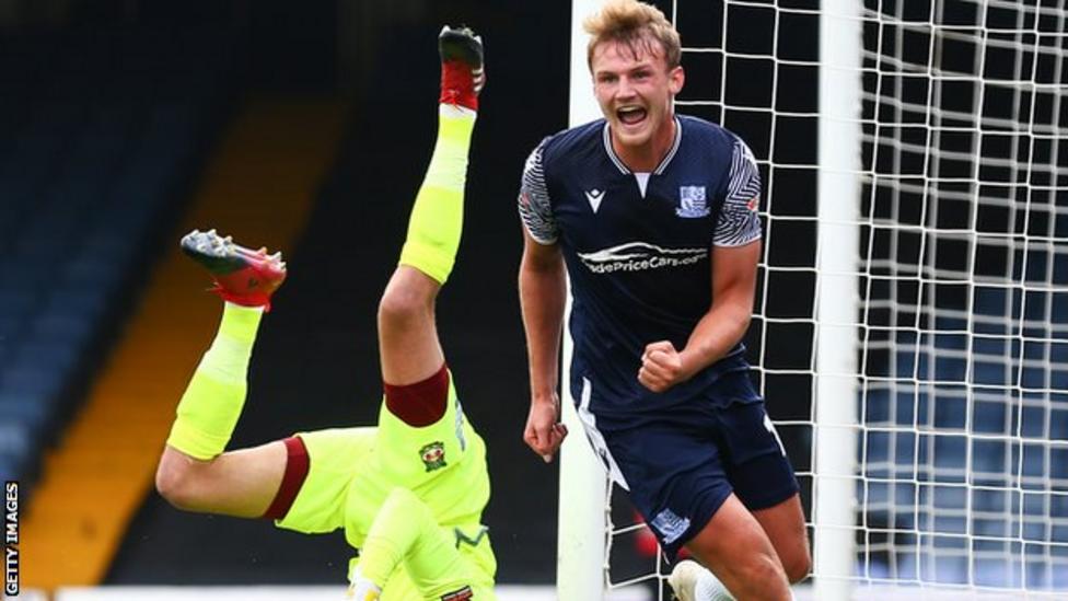 Wrexham sign Southend United's Sam Dalby and Boreham Wood's Jacob Mendy ...