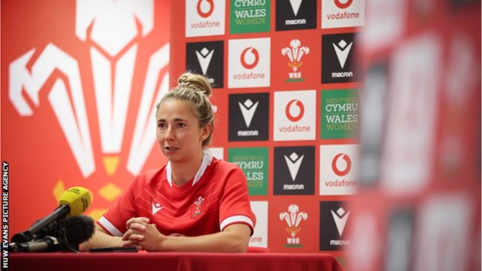Elinor Snowsill: Wales fly-half defies coach to make fourth World Cup ...