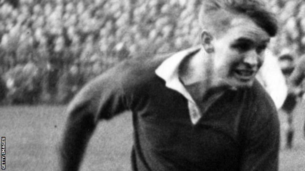 Terry Davies: Former Wales and Lions full-back dies - BBC Sport