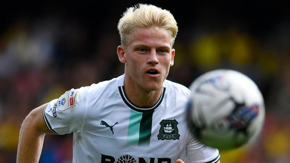 Plymouth Argyle defender Saxon Earley needs ankle surgery - BBC Sport