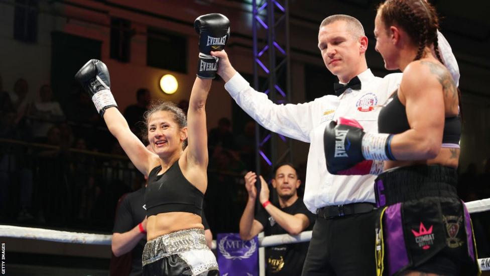 Boxing: Nina Hughes upsets odds to beat Jamie Mitchell and claim WBA bantamweight world title ...