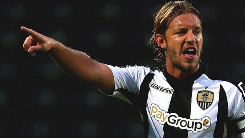 Alan Smith: Notts County keep ex-Manchester United midfielder - BBC Sport