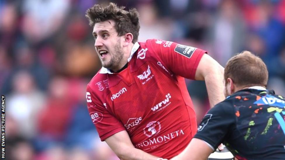 Dan Jones: Ex-Wales Under-20s fly-half signs new Scarlets deal - BBC Sport