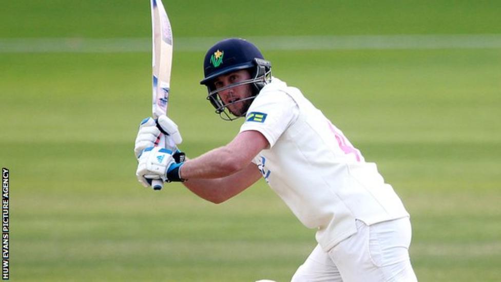 Chris Cooke: Glamorgan batsman signs contract extension to 2018 - BBC Sport