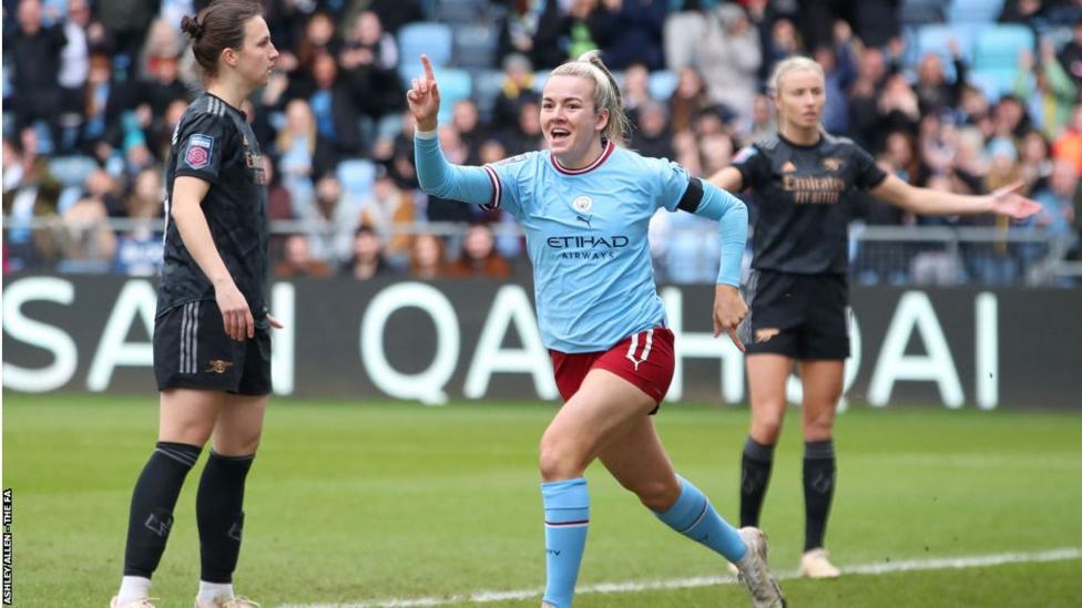 Manchester City in WSL title race after Lauren Hemp & Chloe Kelly goals ...