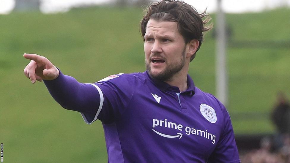 Jake Reeves: AFC Wimbledon re-sign midfielder from Stevenage - BBC Sport