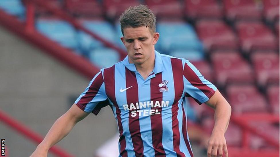 Callum Howe: Lincoln City signs one-year deal with Imps - BBC Sport